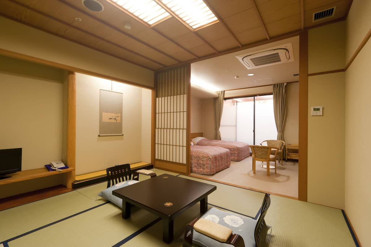 Quarto tradicional (Yu No Hana No Sato) | Frigobar, cofres nos quartos