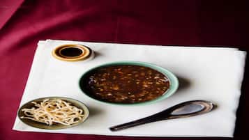 Pequeno-almoço completo diário (150 INR por pessoa)