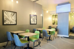 Café da manhã inglês todos os dias mediante uma taxa