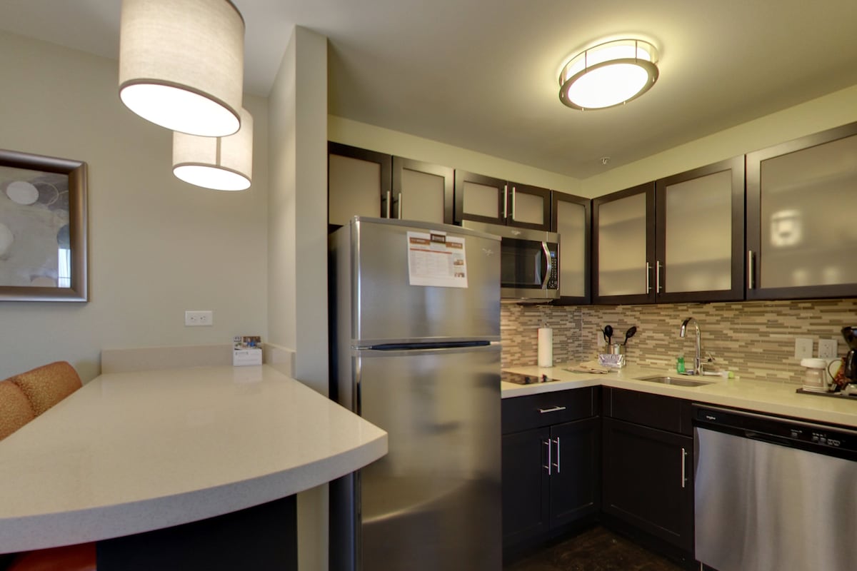 Suite, 1 cama king-size | Comodidade do quarto