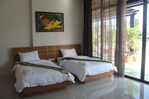 Standard Twin Room | Escrivaninha, Wi-Fi de cortesia, roupa de cama