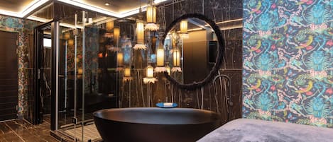 Quarto Duplo | Casa de banho | Artigos de higiene pessoal grátis, um secador de cabelo