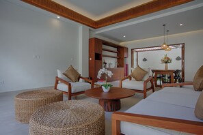 Balinese Modern Two Bedrooms Villas | Sala de estar | Smart TV de 41 polegadas com canais por cabo 