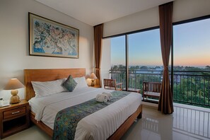 Quarto Premium, varanda | 1 quarto, com decoração personalizada, secretária 