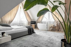 Suite-Estúdio Deluxe, 1 quarto, banheira | Quartos insonorizados, Wi-fi grátis, com decoração personalizada 