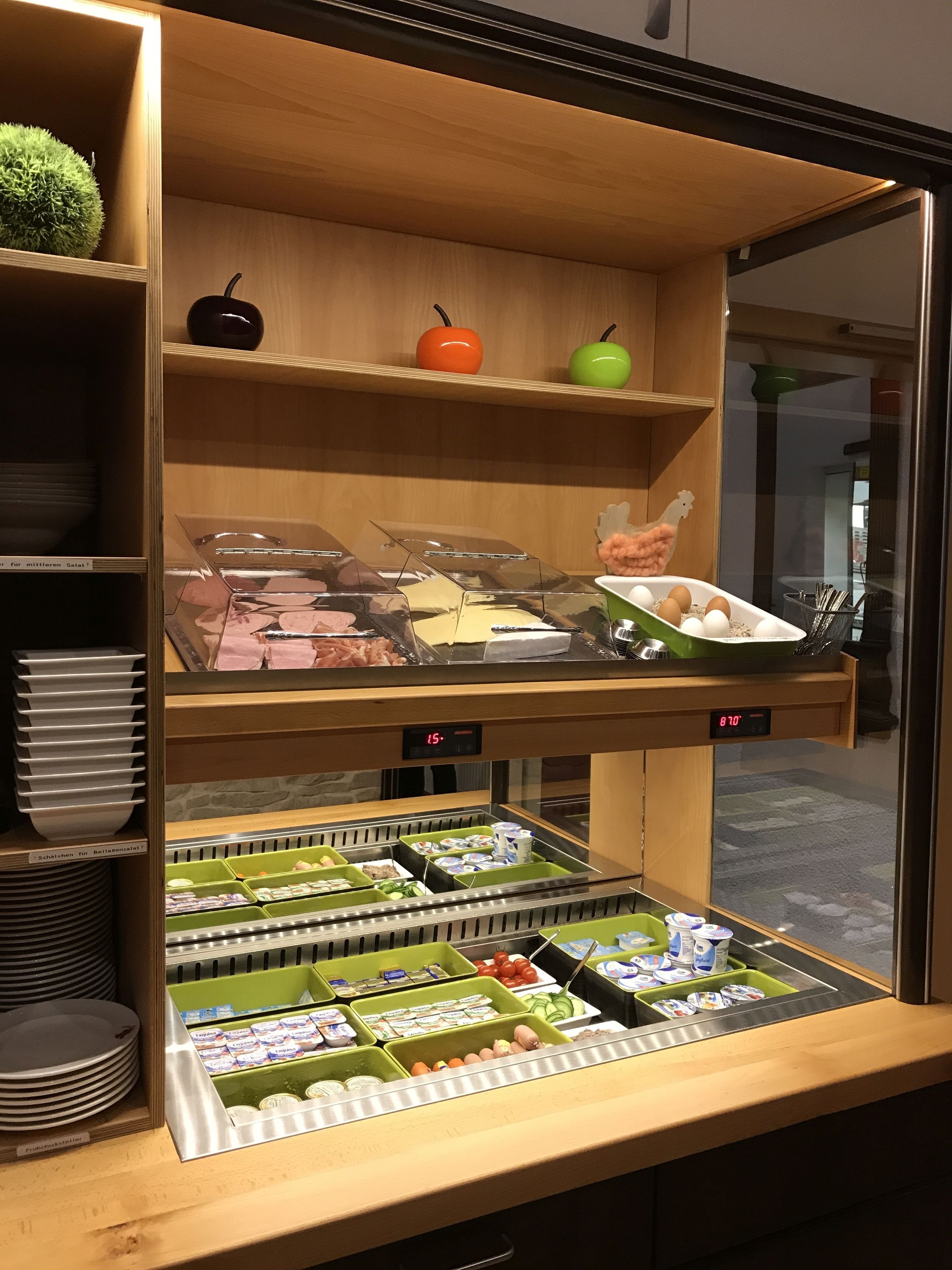 Pequeno-almoço tipo buffet diário (18 EUR por pessoa) 