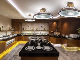 Pequeno-almoço tipo buffet diário mediante uma taxa