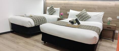 Quarto Twin Deluxe | Secretária, secretária adequada para computadores portáteis