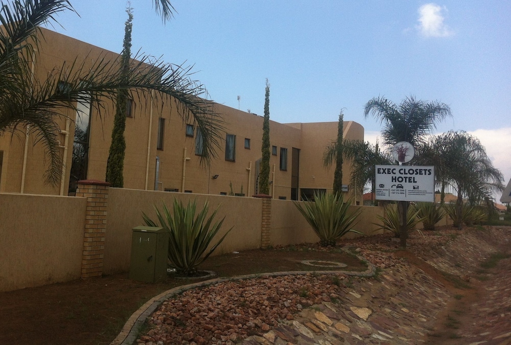 Exec Closets Hotel - Gaborone