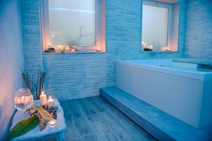 Um polibã, artigos de higiene pessoal grátis, um secador de cabelo 