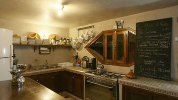 Café da manhã, almoço e jantar; local e internacional