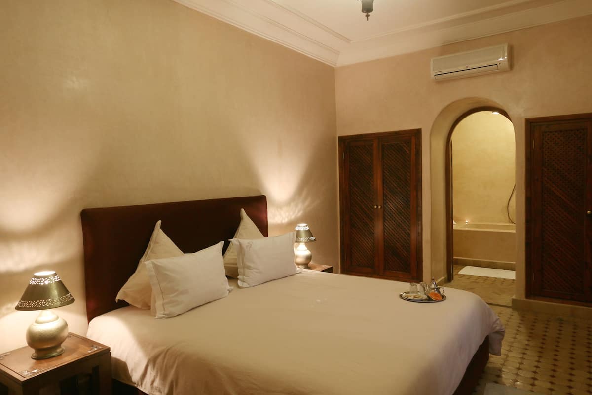 Quarto Superior (Merzouga) | 1 quarto, roupa de alta qualidade, cofre no quarto
