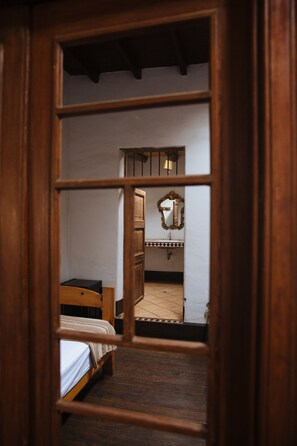 Quarto Triplo | Edredões de penas, com mobília individualizada, Wi-fi grátis