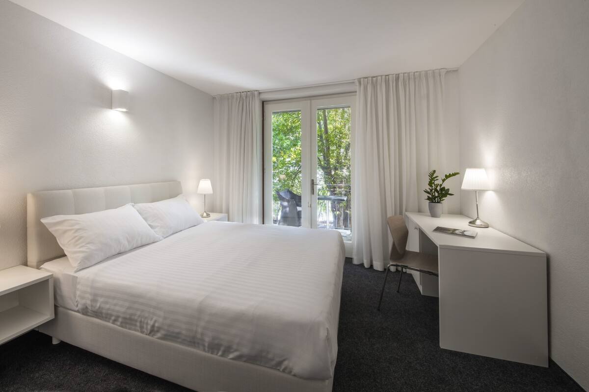 Quarto casal | Escrivaninha, Wi-Fi de cortesia