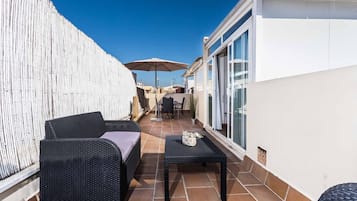 Apartamento superior, 1 quarto, terraço | Sacada