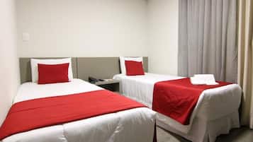 1 quarto, minibar, secretária