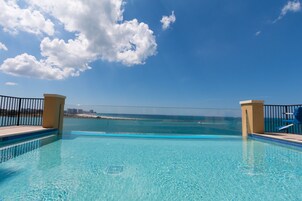 2 piscinas exteriores, uma piscina aquecida, espreguiçadeiras 