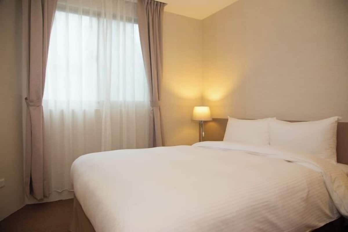 Secretária, cortinas/cortinados opacos, quartos insonorizados