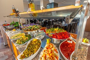 Pequenos-almoços, almoços e jantares servidos 