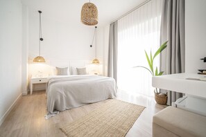 Quarto Duplo Standard | Minibar, secretária, ferro/tábua de engomar, Wi-fi grátis