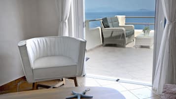 Suite Deluxe, 2 quartos (Sapphire) | Sala de estar | Televisor LED de 40 polegadas com canais digitais, televisor