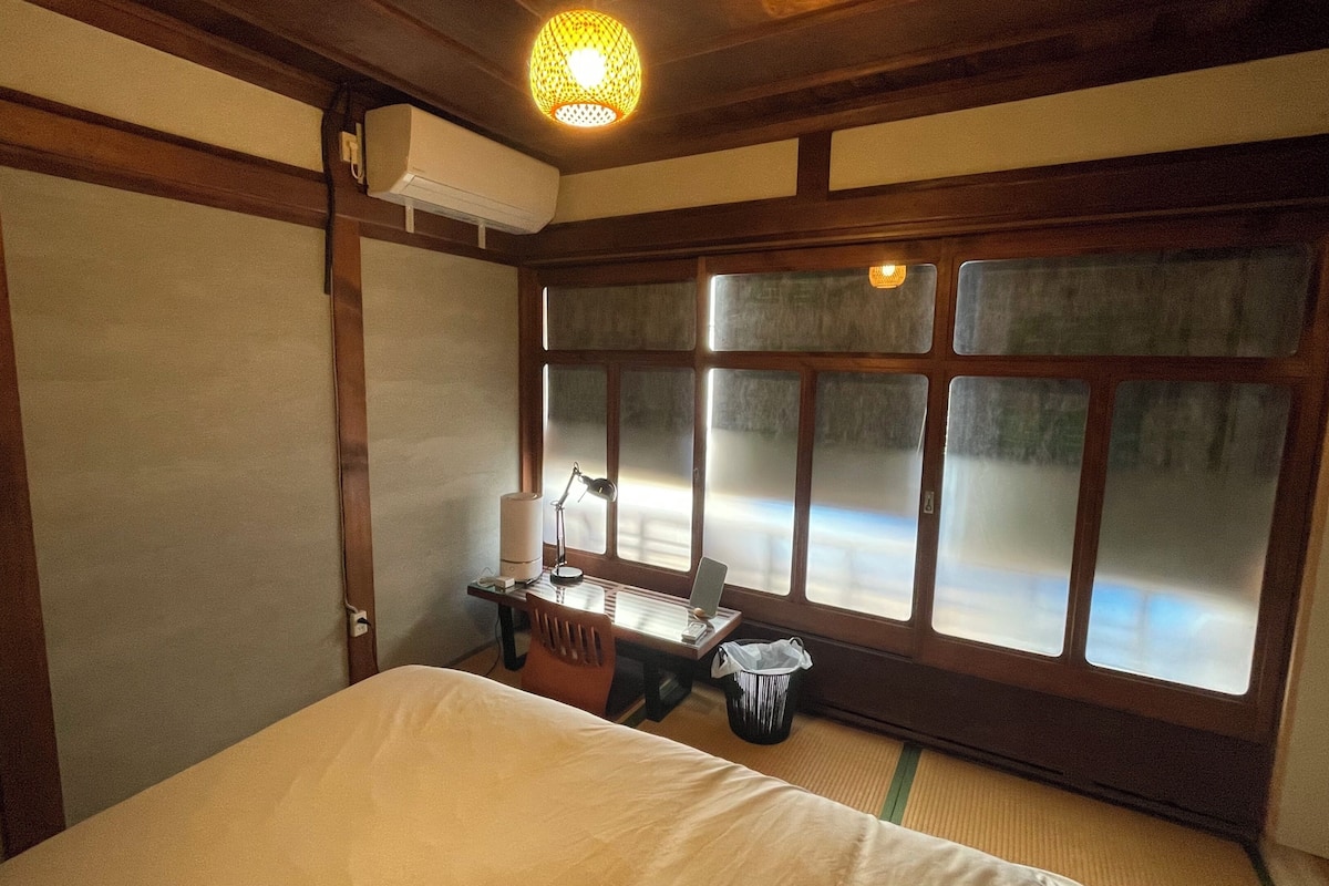 Cofre no quarto, Wi-fi grátis, roupa de cama fornecida