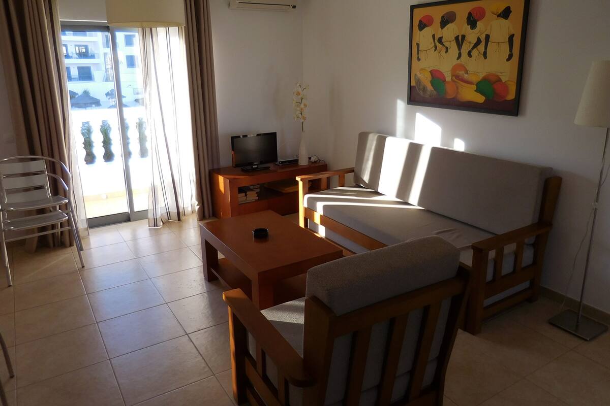 Apartamento, 1 quarto | Sala de estar | TV de ecrã plano