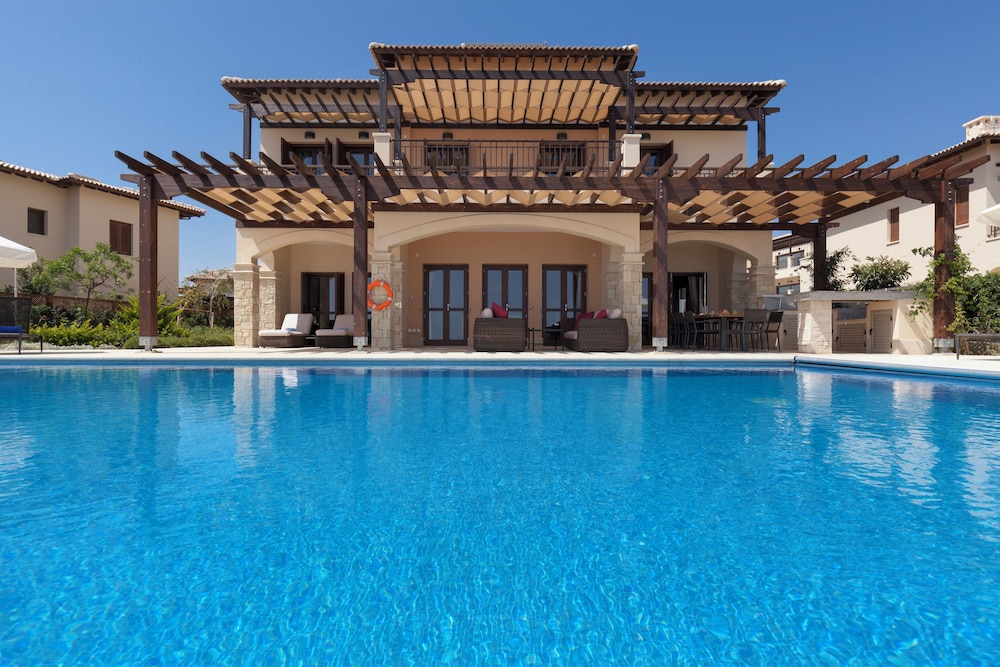 Aphrodite Hills Rentals – The Mythos Collection Villas - Куклиа