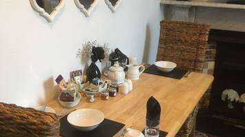 Quarto Duplo, casa de banho anexa | Refeições no quarto