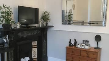 Quarto Duplo Deluxe, casa de banho anexa | Comodidade do quarto