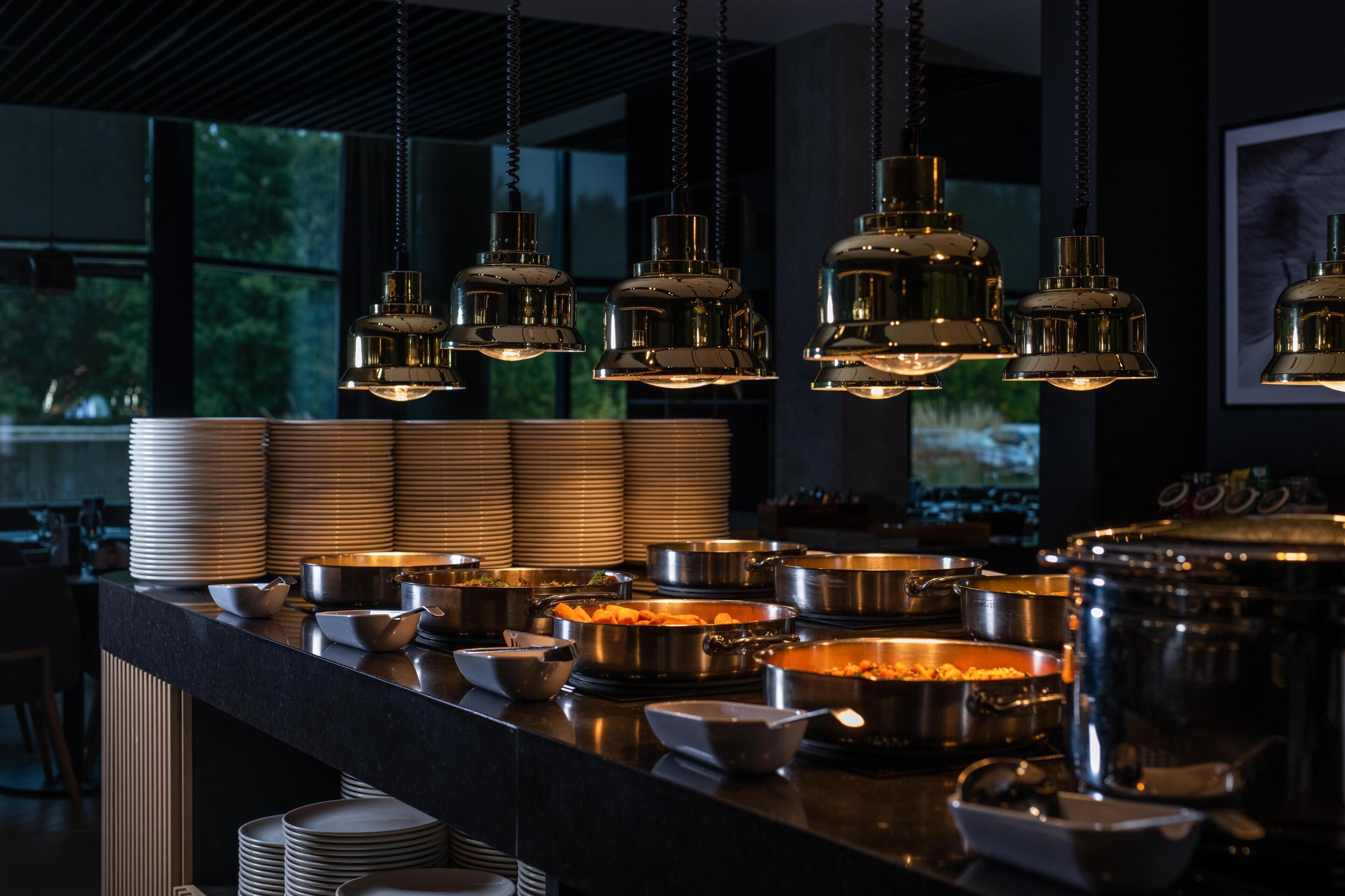Café da manhã com buffet todos os dias mediante uma taxa