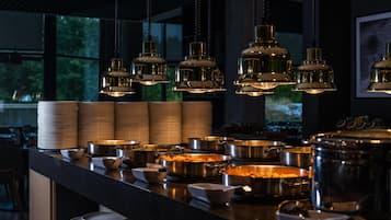Café da manhã com buffet todos os dias mediante uma taxa