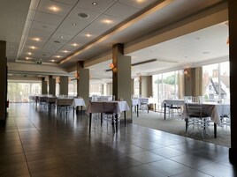 Café da manhã com buffet todos os dias mediante uma taxa