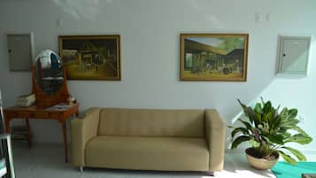 Área de estar no saguão