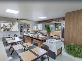 Café da manhã e jantar