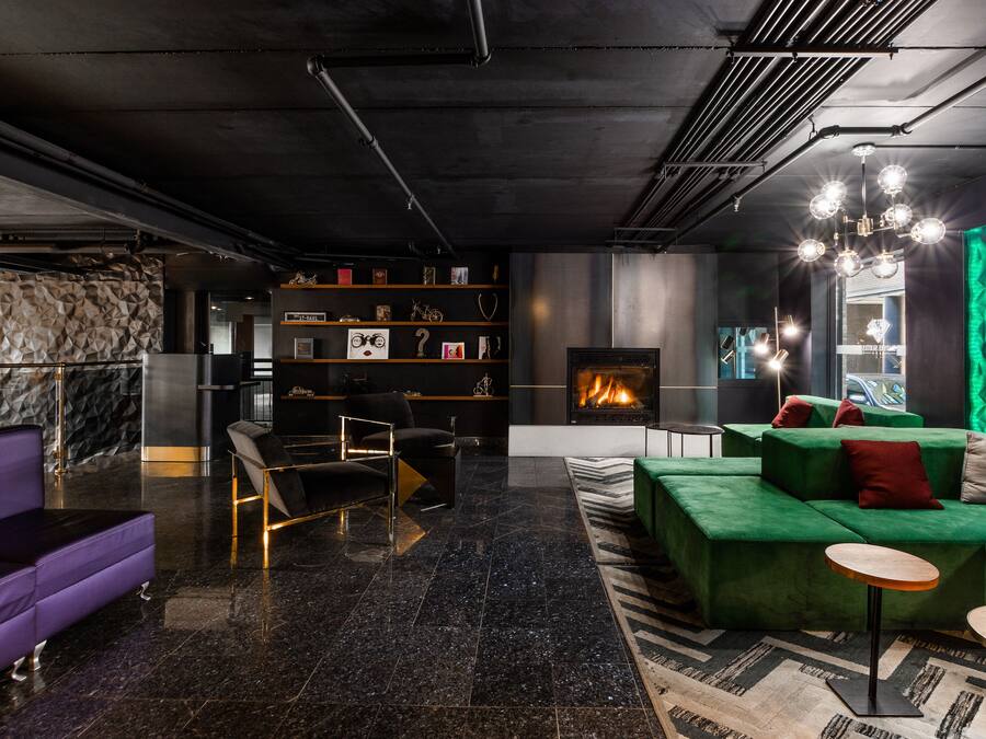 Área de estar no saguão