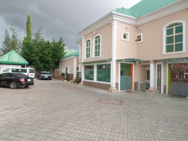 B's Hive Hotel & Suites - Abuja