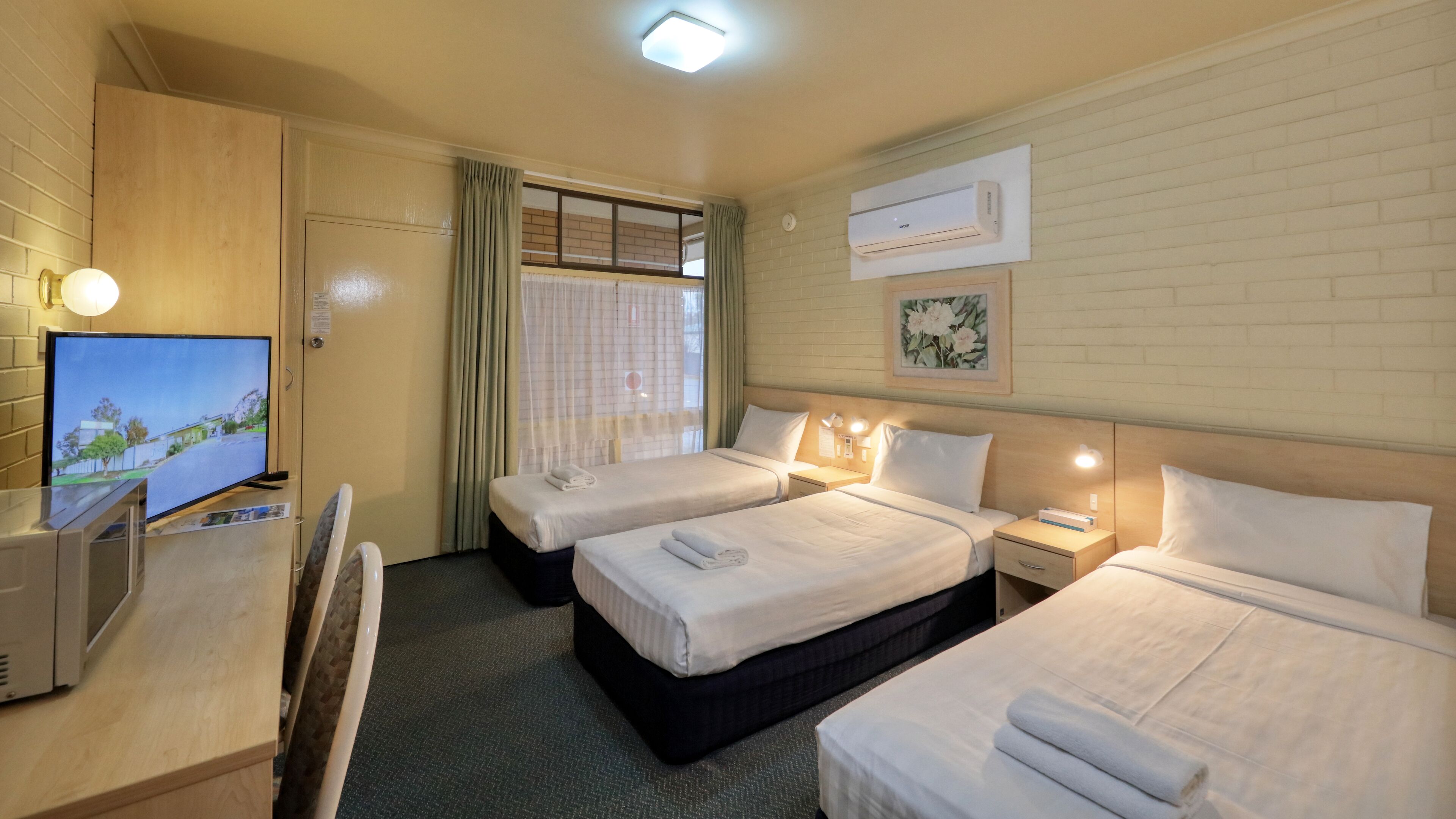Junee Motor Inn, Junee: Reviews & Hotel Deals | Book at Hotels.com