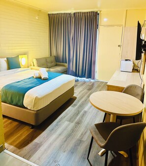 Quarto Clássico com Cama de Casal | Refeições no quarto