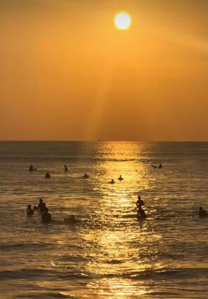 Perto da praia, praia de areia branca 