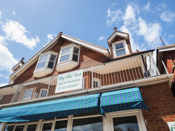By The Sea Bed And Breakfast - Eastbourne
