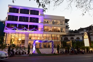 Fachada do alojamento (tarde/noite)