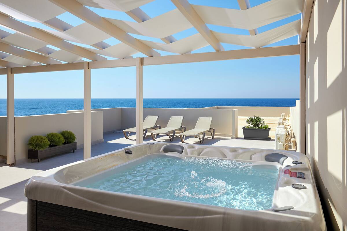 Penthouse Jacuzzi Suite Sea View | Banheira de hidromassagem privativa