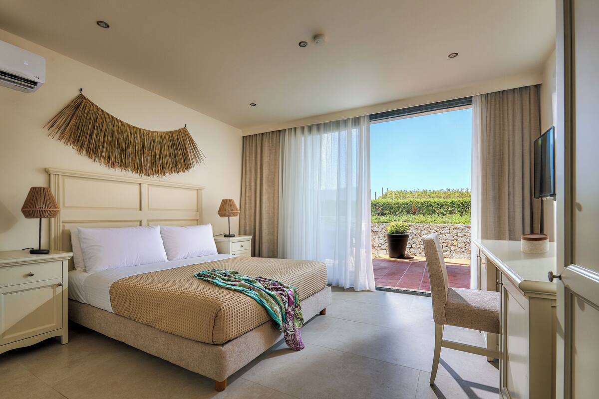 Standard Suite Garden View | Roupa hipoalergénica, cofre no quarto, quartos insonorizados 