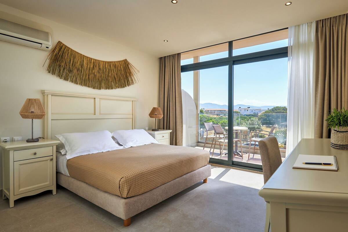 Standard Suite Urban View | Roupa hipoalergénica, cofre no quarto, quartos insonorizados 