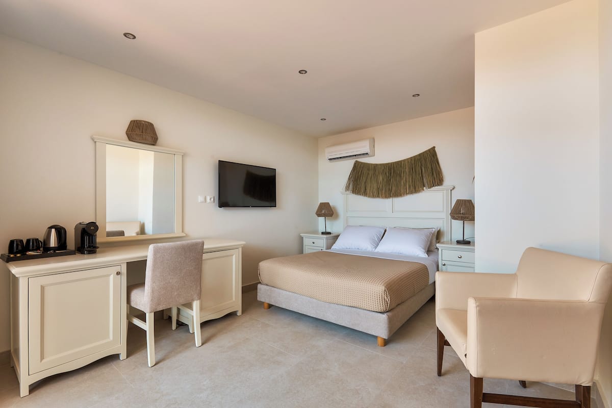Superior Suite Garden View | Roupa hipoalergénica, cofre no quarto, quartos insonorizados 