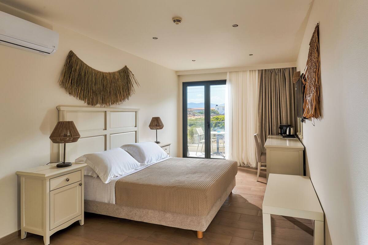 Double Room Side Sea View | Roupa hipoalergénica, cofre no quarto, quartos insonorizados 