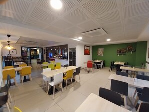 Pequeno-almoço tipo buffet diário mediante uma taxa 