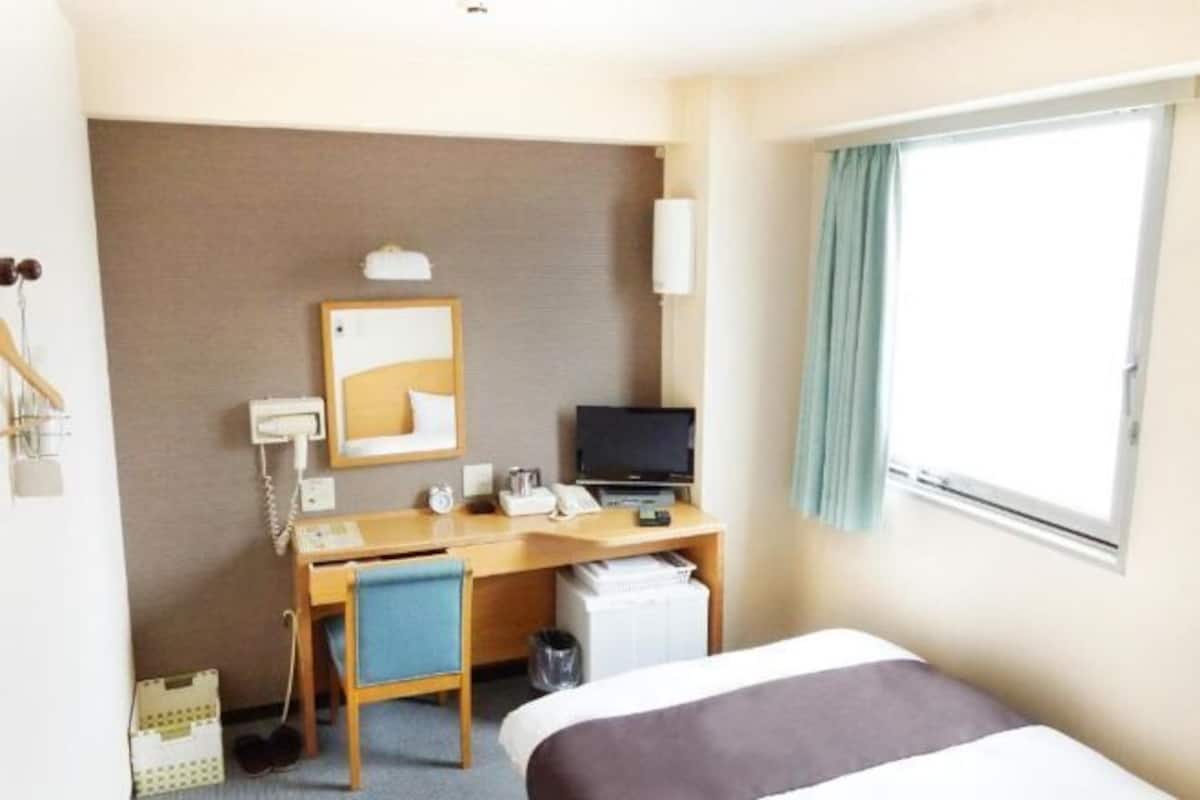 Escrivaninha, ferros/tábuas de passar roupa, Wi-Fi de cortesia