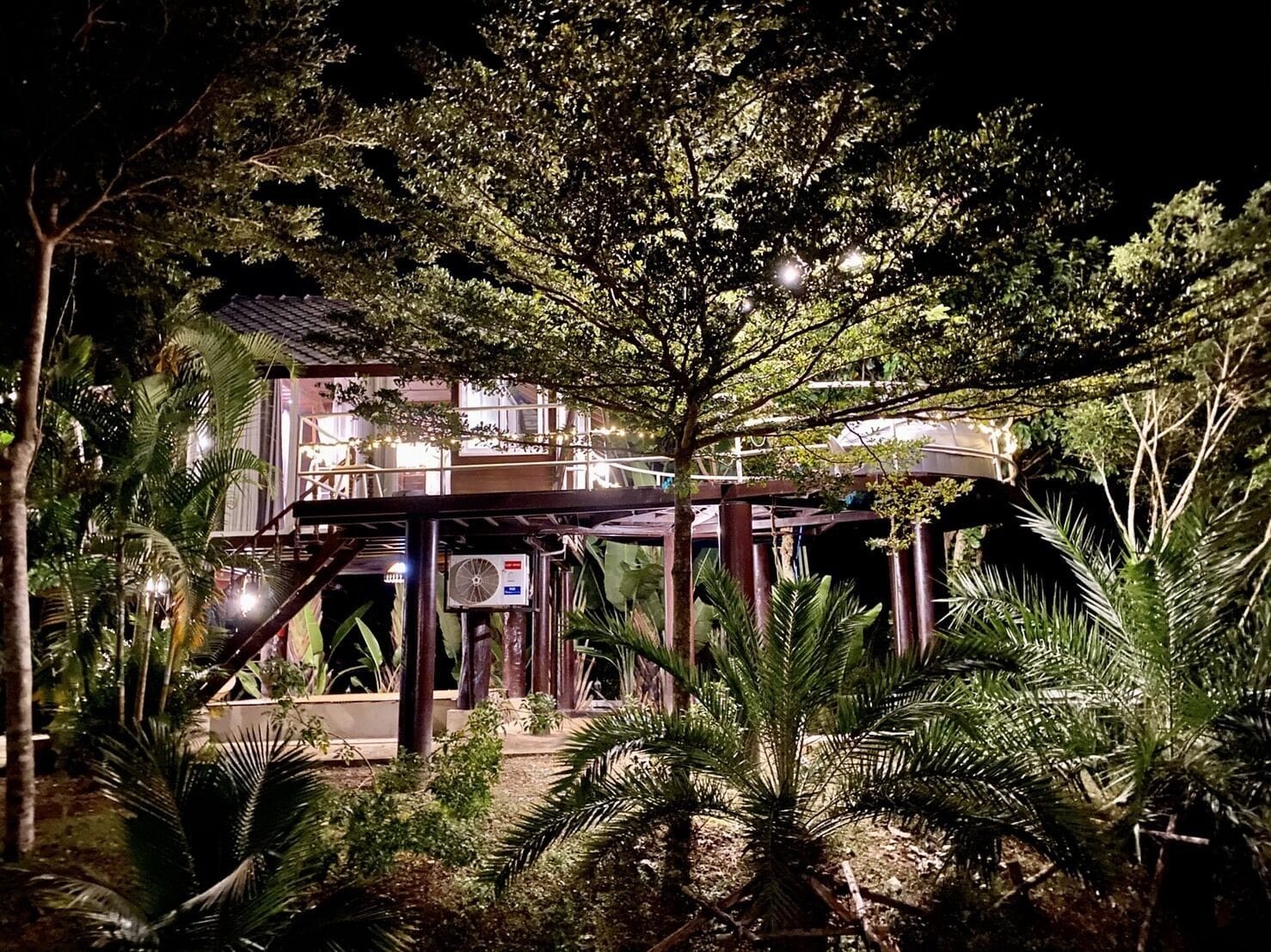 Super Deluxe Jacuzzi | Vista para o jardim